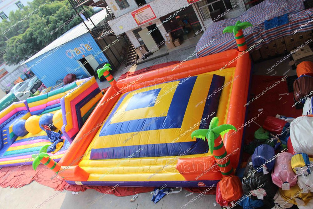 Inflatable King of the Hill Challenge - Channal Inflatables